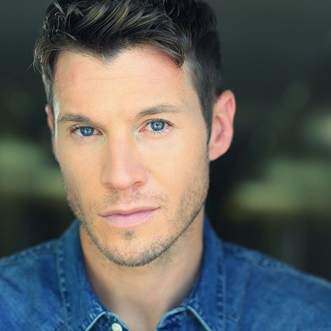 Chad Michael Collins's Photos - Stage 32