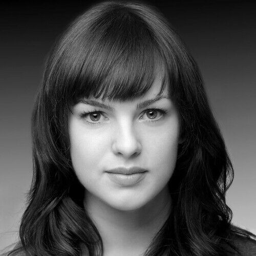 Laura - Laura's Bio, Credits, Awards, and more. - Stage 32